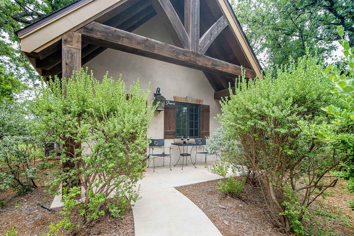 Paris Haus-wine Country Escape 10-min To Downtown! - Grape Creek Vineyards, Fredericksburg