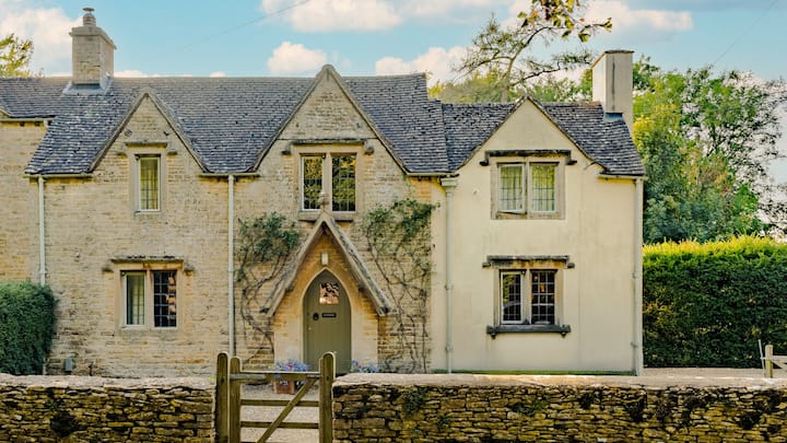 Hare Cottage - Pet Friendly Near Tetbury - Tetbury