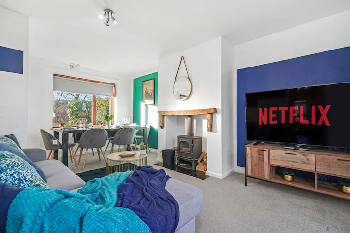 Beautiful 4 Bedroom Home With Parking In Rugby - Rugby