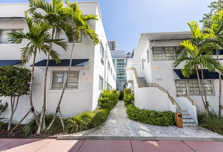 Beach Retreat W/ 3 Queen Units | Pool And Dining! - Miami Beach