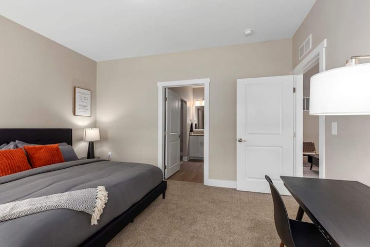 Modern 16br 16ba Condos W Garage And Patio - Grand Rapids, MI