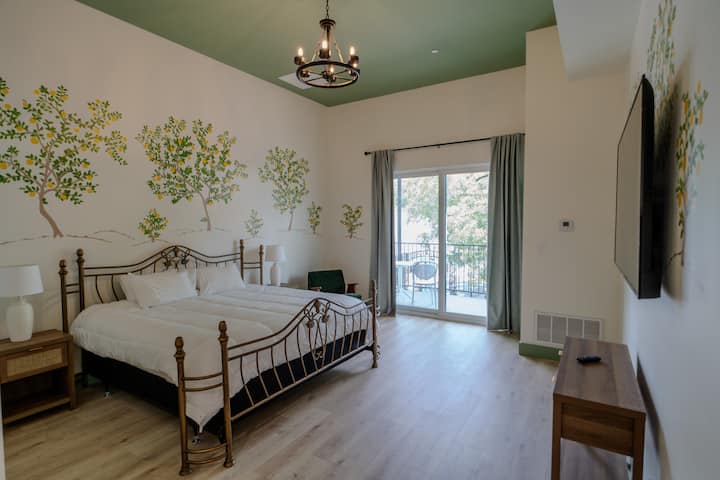 Downtown Balcony Suite 201 - Ocean Springs, MS