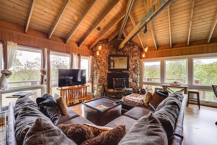 8 Mi To Ski Slopes! Hot Tub Haven In Seven Devils - Sugar Mountain, NC