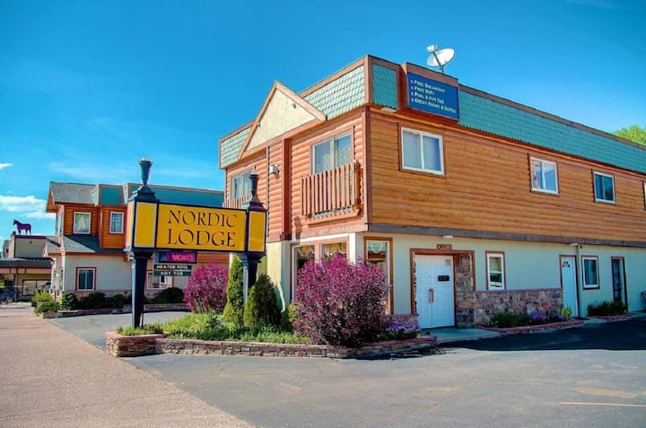 Two-bedroom Apartment | Free Parking. Free Ski Bus - Steamboat Springs