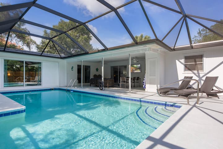 Tana's Siesta Escape - Large Heated Saltwater Pool - Sarasota, FL