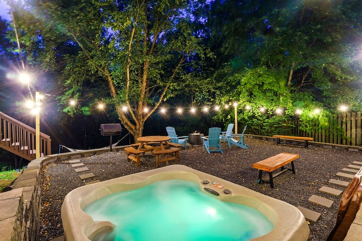Hot Tub, Arcade, Fire Pit, 5 Miles To Dollywood - Pigeon Forge, TN