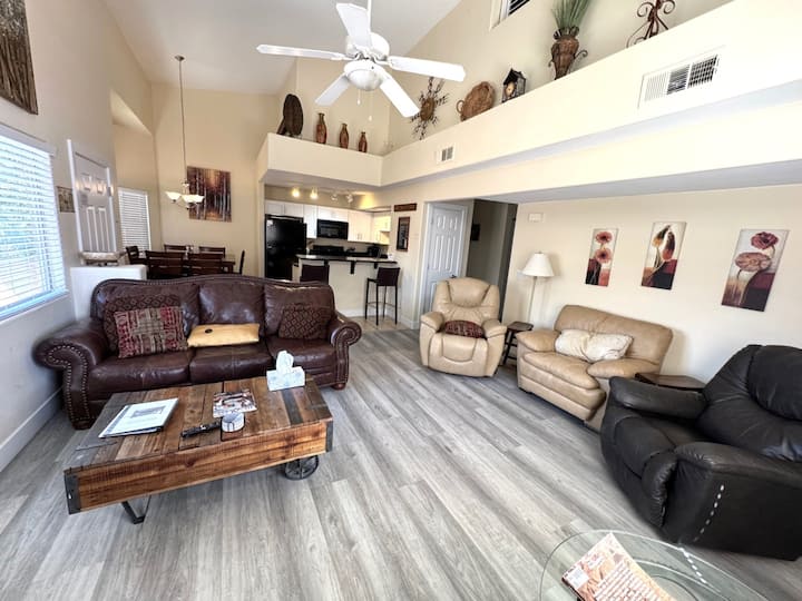 Bright & Spacious 2 Story Condo - Mesquite, NV
