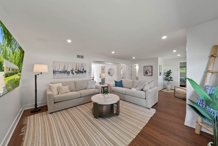 Spare Time Retreat | Renovated | Walk To Town - Lake Geneva, WI