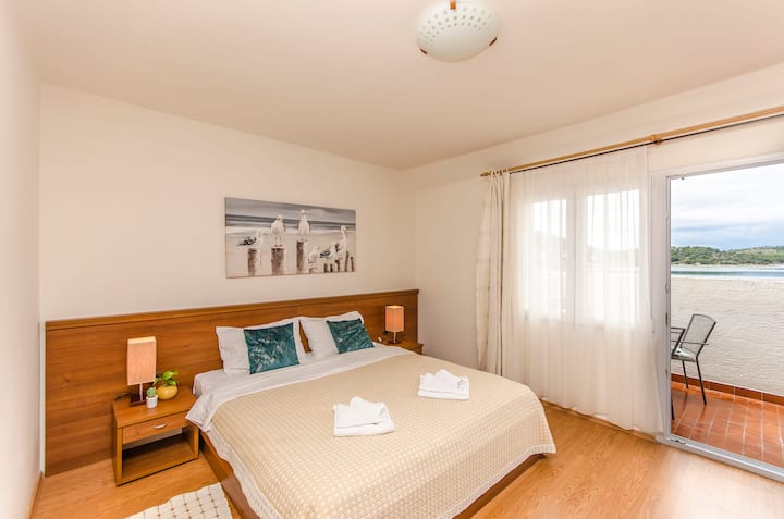 Chambre Au Bord De Mer, à Tisno - îLe De Murter - Murter
