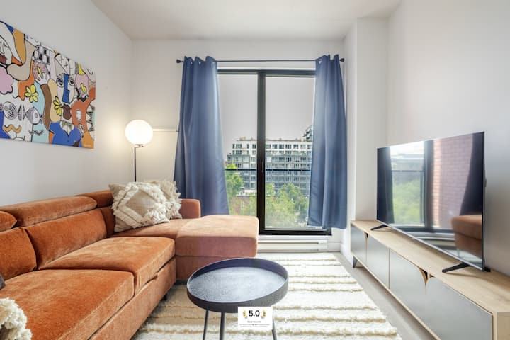 Modern Heritage Stay | Upscale 2br In Old Port - Brossard