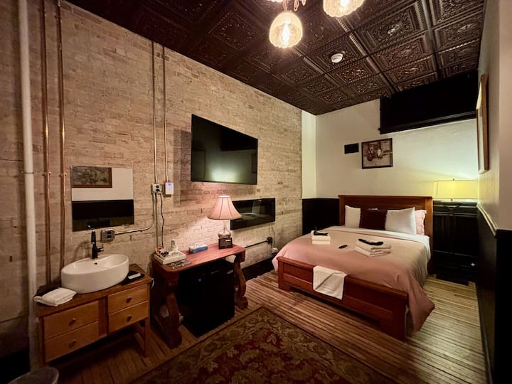 Swedetown Room 5 | Shared Bathroom & No Windows - Duluth, MN