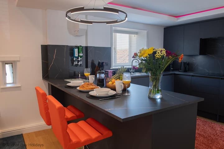 The Hayloft -Grange Farm - Mediterranean Courtyard - Flamborough