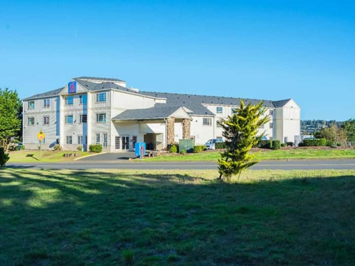 Motel 6 Newport, Or_2 Queen Bed | Nsmk, - Newport, OR