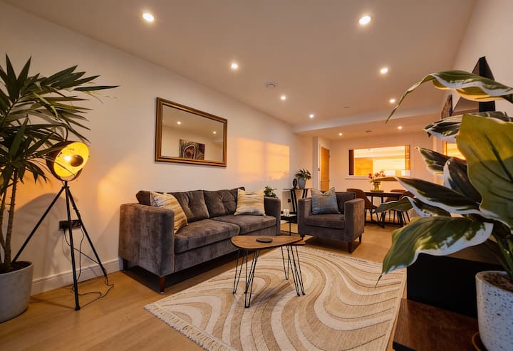 Central City| Sleeps4| Wi-fi | Parking & Terrace - Leeds