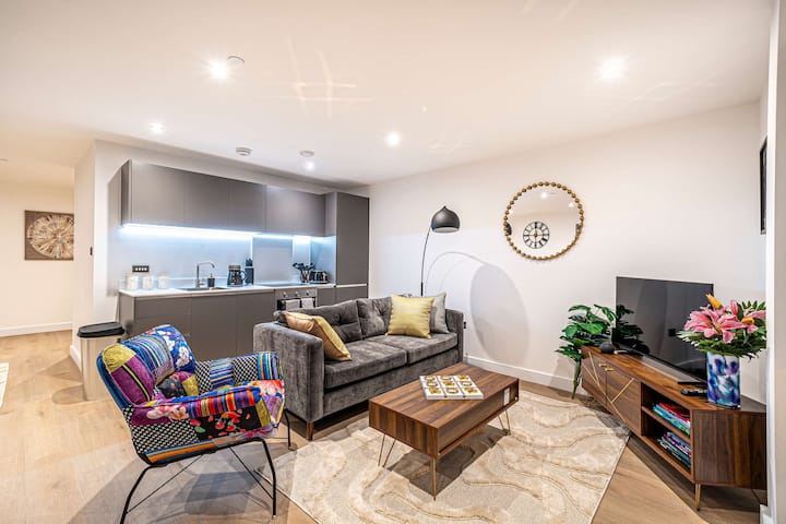 Lux Penthouse -1 | Terrace| Wi-fi | Free Parking - Leeds