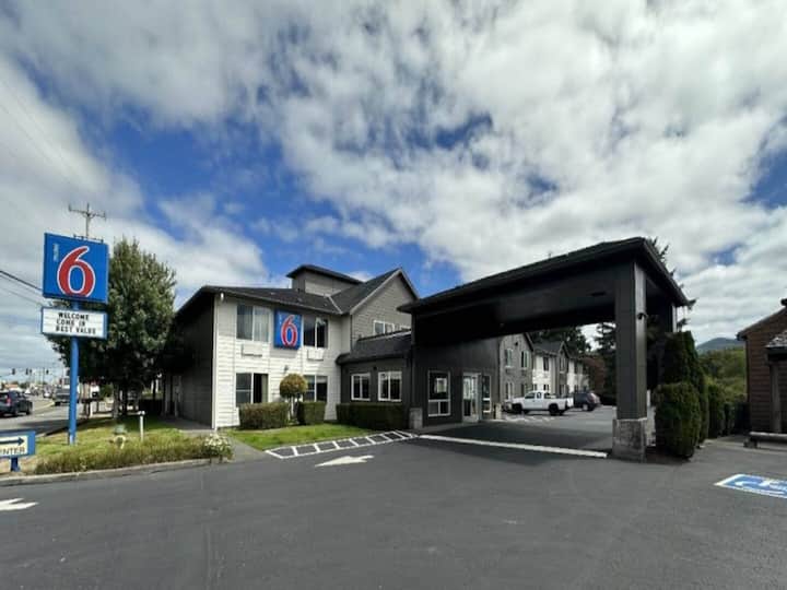 Motel 6 Seaside, Or_1 King Bed | Mobiliser - Cannon Beach, OR