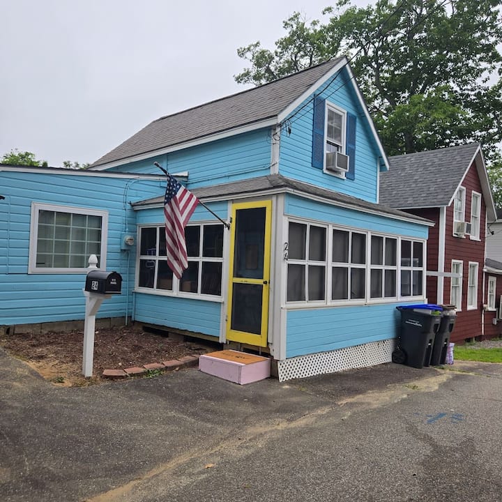 Pet-friendly Coastal Cottage • Walk To Pier - Saco, ME