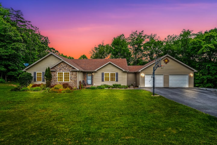 Otter Manor - Wifi|fire Pit|gameroom|private Trail - Berkeley Springs, WV