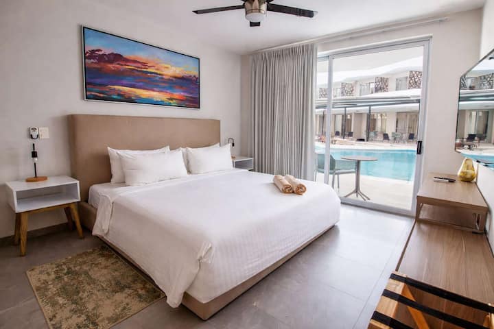 Chic Studio Near Beach & Rooftop Pool Access - Playa del Carmen