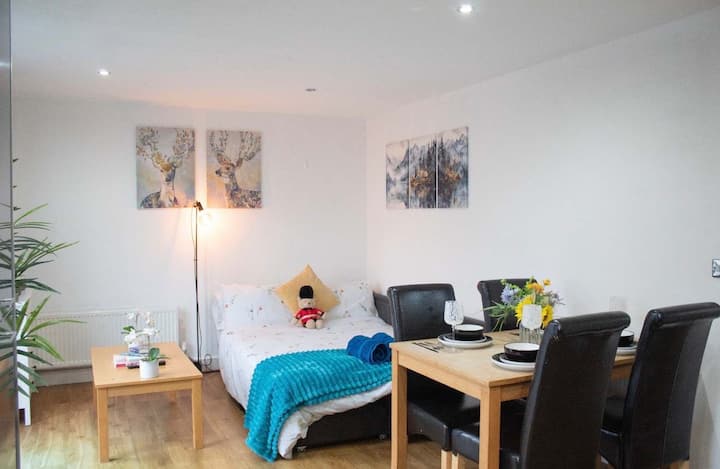 Large Top-floor Balcony Flat I 5 Min Canary Wharf - Greenwich