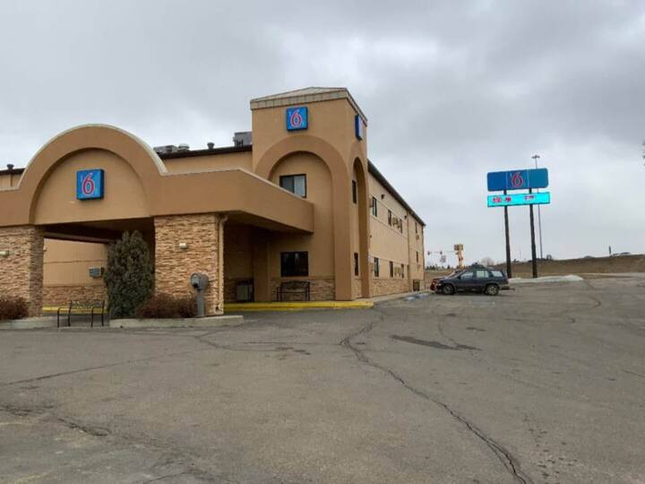 1 Lit King-lit | Suite | Ns - Minot, ND