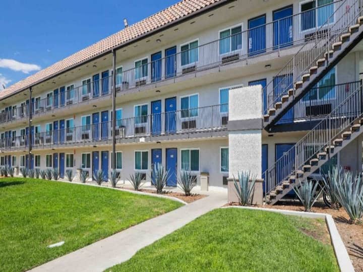 1 Lit Queen | Mini Réfrigérateur - Escondido, CA