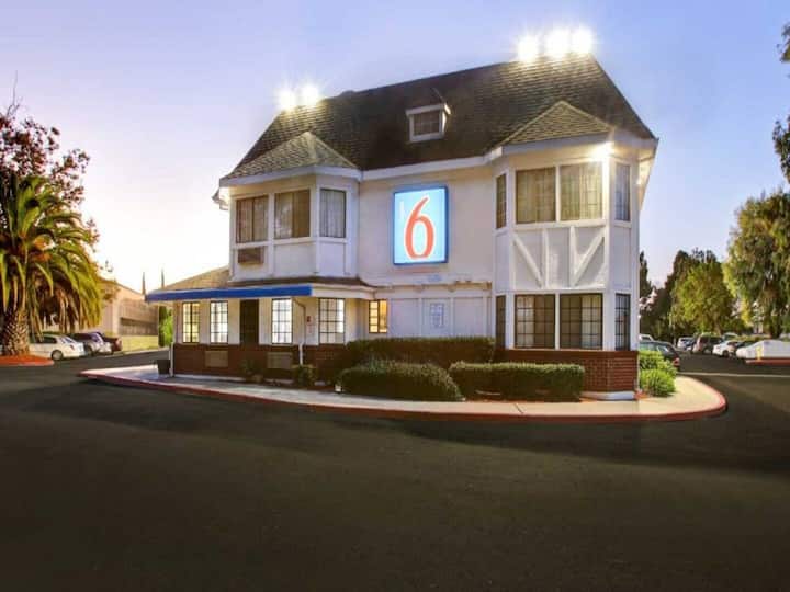 2 Lits Queen | Deluxe | Réfrigérateur - Hayward, CA