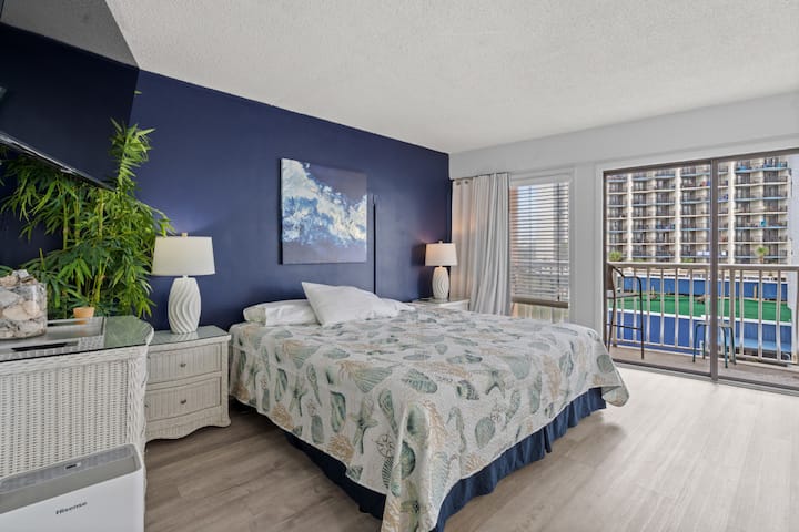 King Bed Condo With Kitchen Pool Hot Tub Amenities - Myrtle Beach, SC