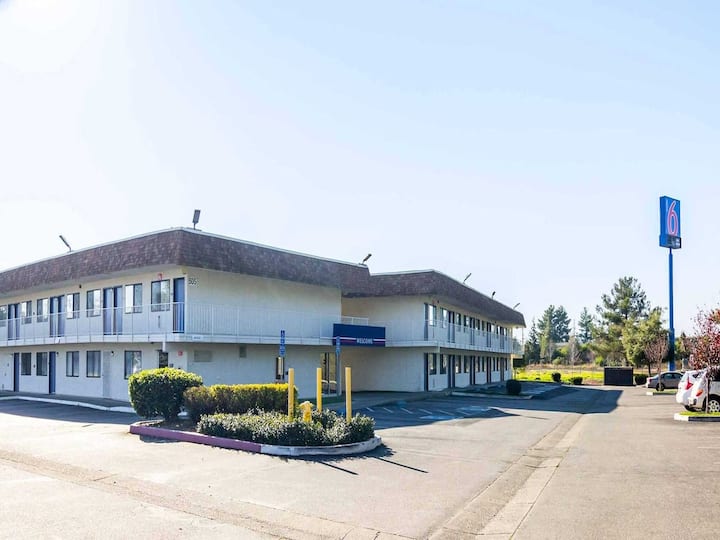 1 Lit Queen | Ns - Oroville, CA