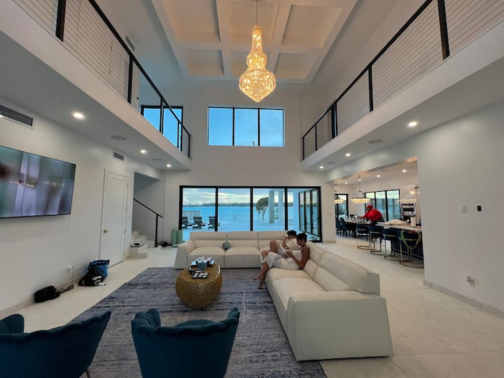 Vantage Point Luxury Villa - The Bahamas