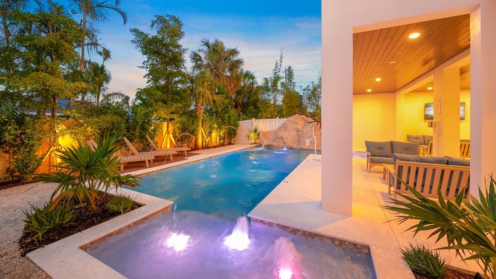 New-luxury Resort Pool W/ Slide&spa-rooftop Views - Clearwater, FL