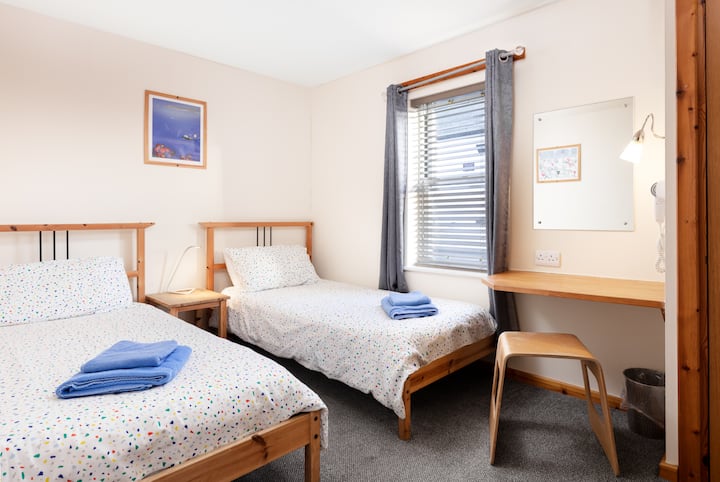 Comfortable Two-bedroomed Apartment - 휘트비