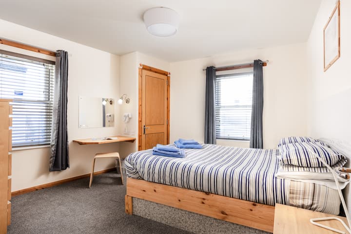 Comfortable Four Bedroomed Apartment - ウィットビー