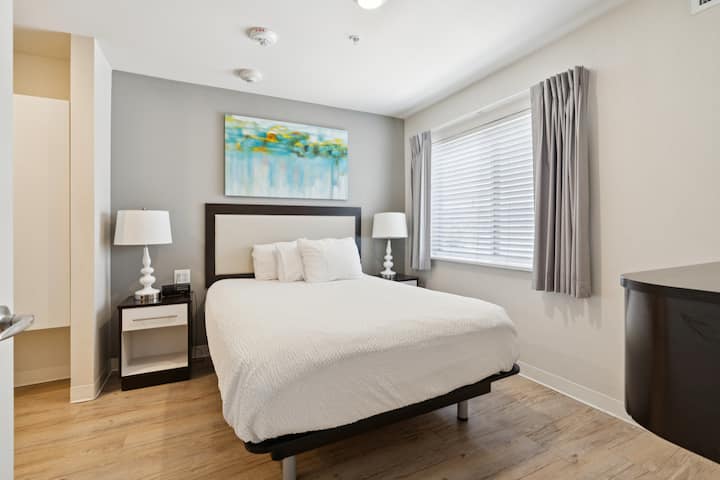 Simplicity At The Rim 1202 I Comfy 3 Bed 2 Bath - Dominion - San Antonio