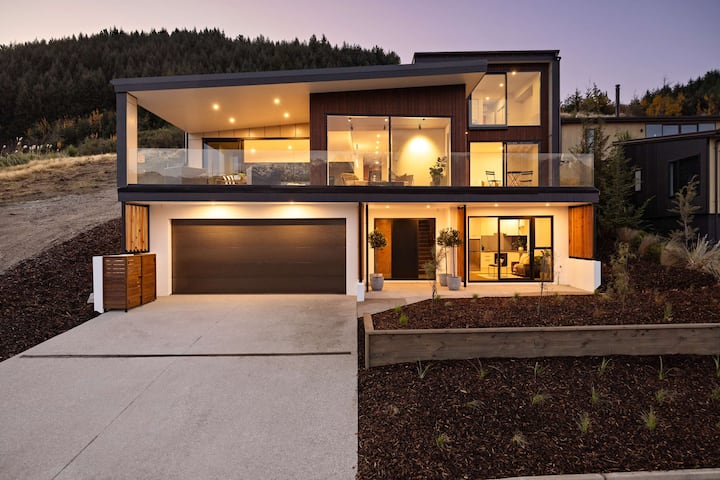 Elevated Tranquility: Luxe Lakeview Horizons - Queenstown
