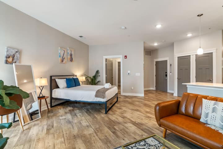 Cozysuites - Penrose On Mass W/pool And Parking#10 - Indianapolis