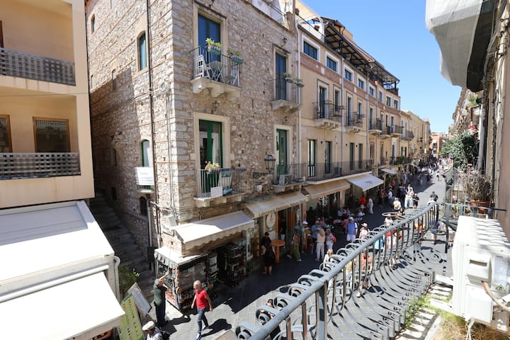Condo-apartment-private Bathroom-city View-taurus - Taormina