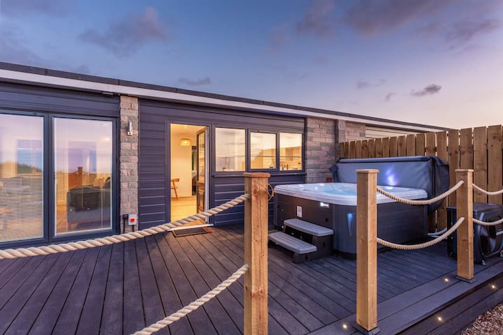 Seaview Three Bedroom Residence With Hot Tub - North Devon District