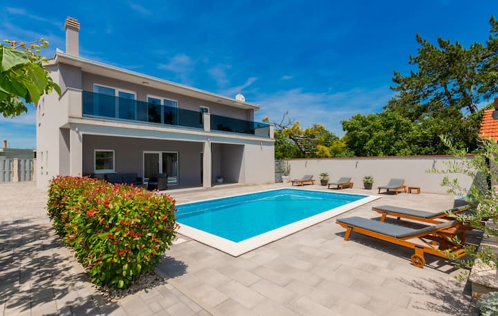 Villa Ivanova - Makarska By Villas Guide - Brela