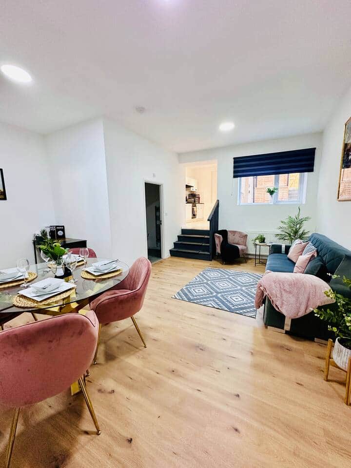 Spacious 2-bed Home | Sleeps 6 | Free Parking - Rotherham, UK