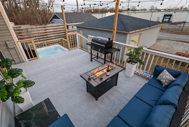 The Sheridan Grand | 8 Bedrooms | Pet Friendly | H - Michigan City, IN