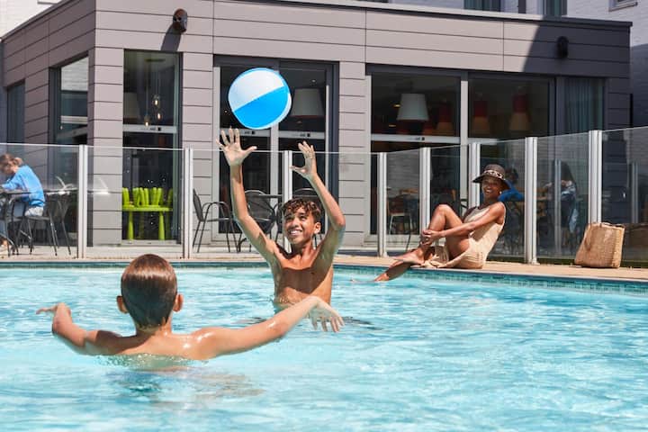 Appartement Avec Piscine Extérieure Chauffée - Bruges