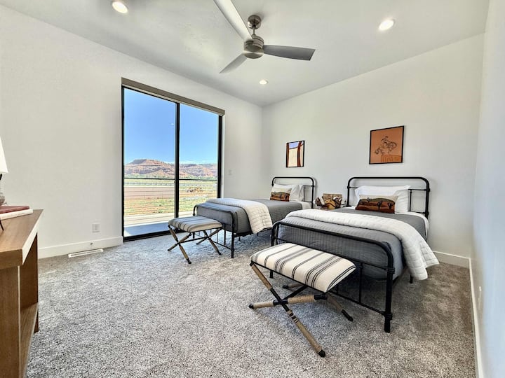 Stargazing Retreat Near Zion + Bryce |Pool + Views - Kanab, UT