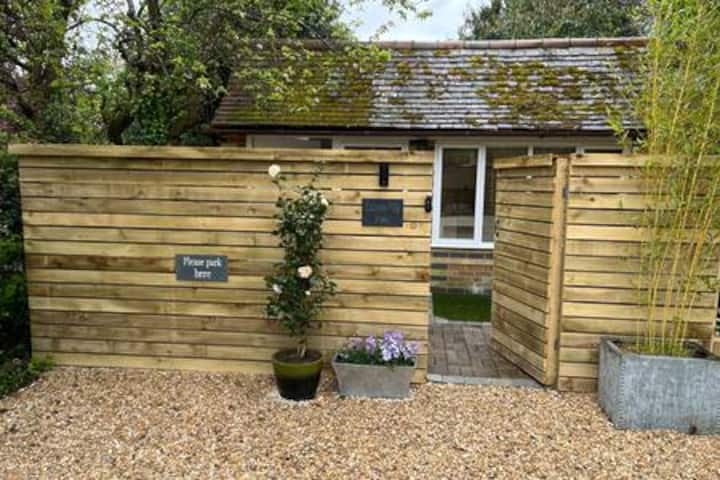 A Stunning 1 Bed Converted Villa - Newbury