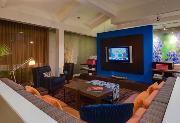 2 Convenient Units Close To Houston Attractions - Houston, TX