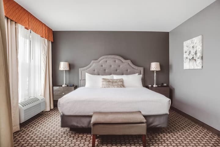 Garden Views, Warm Fires & Jacuzzi Vibes - 지온