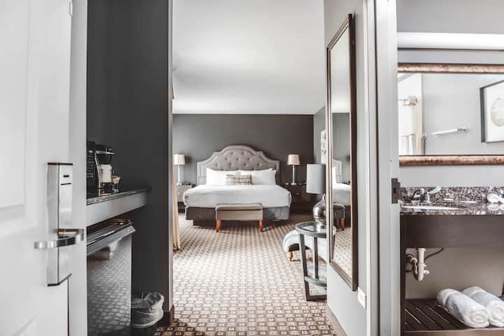 Peaceful Boutique Stay W/ Balcony, Library & Games - 지온