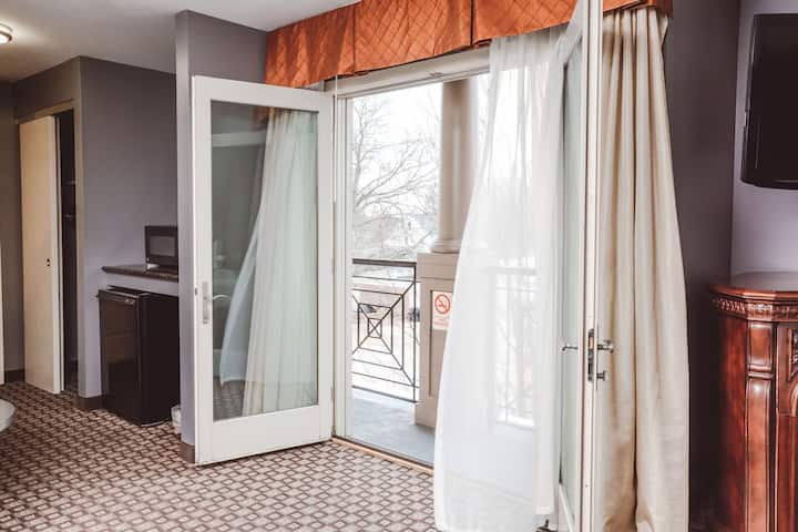 Firepit Nights & Near Illinois Beach L 2 Rooms - ザイオン, IL