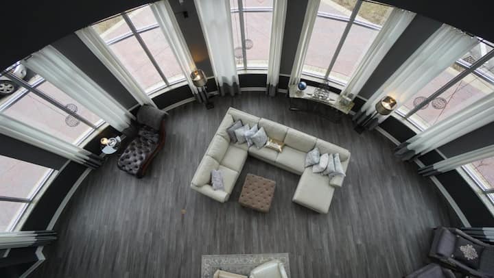 Comfort Meets Charm: 2 Rooms, Library, Games & Gym - ザイオン, IL