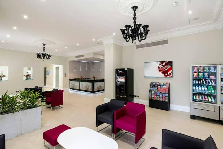 Lovely Twin In Heart Of Bayswater - Londra